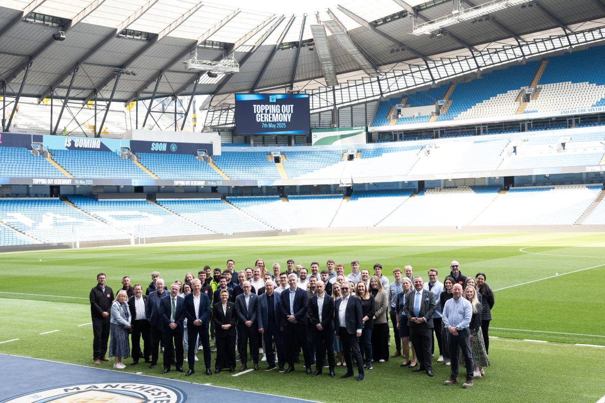 Sisk and Manchester City celebrates topping out of new… | Sisk